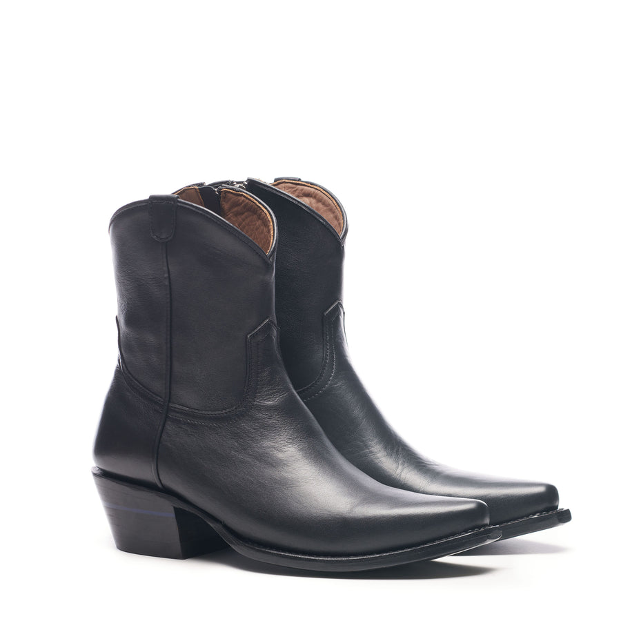 Cowboy boot leather types: How they stack up and which is right for yo ...